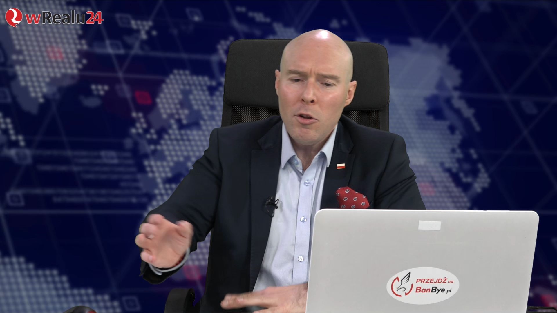 PILNE! Braun traci immunitet, wyciera buty i podpala "flagę" marksistowskiej Unii Europejskiej ...